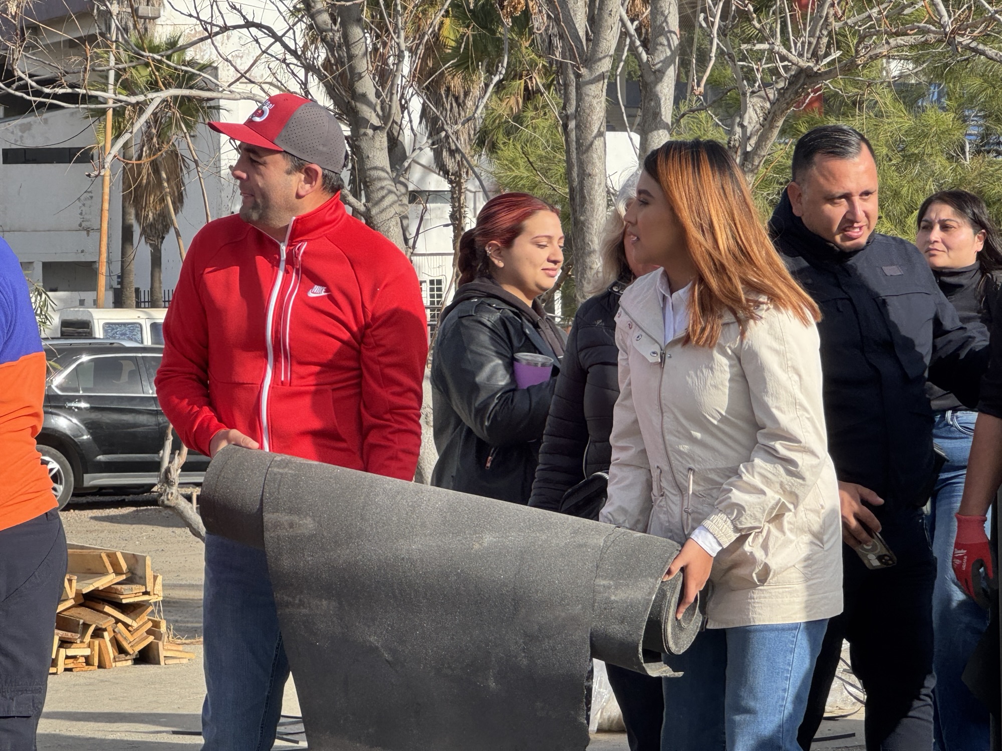 TECATE || ENTREGAN CARTÓN ARENADO Y CUBETAS DE IMPERMEABILIZANTE A 406 ...