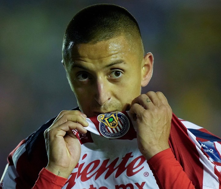 CHIVAS VENCE 2-1 AL AMÉRICA EN EL CLÁSICO NACIONAL – BENJAMÍN PEÑA